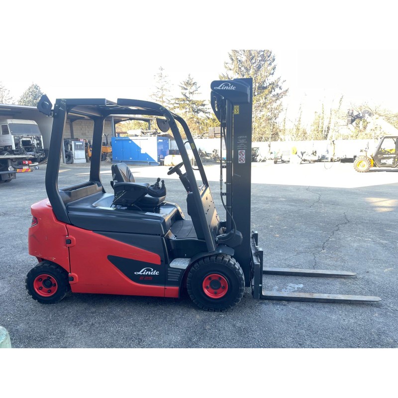 CHARIOT ÉLÉVATEUR FENWICK-LINDE E25S TRIPLEX