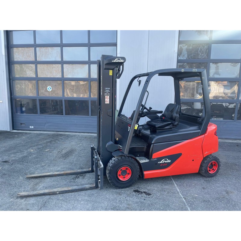 CHARIOT ÉLÉVATEUR FENWICK-LINDE E25S TRIPLEX